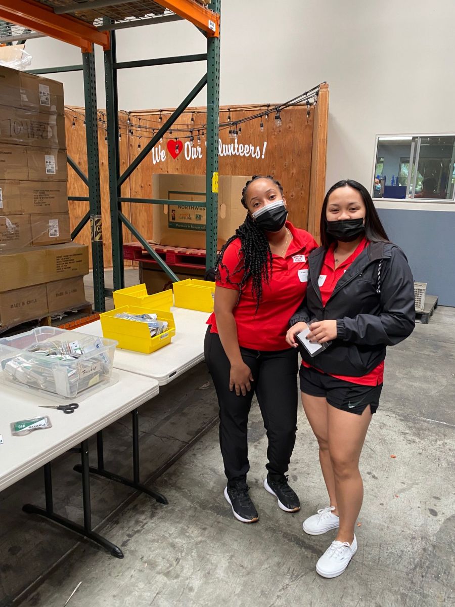 ACC-OC PTA Students Help Organize Holiday Gifts Donated for Local Children